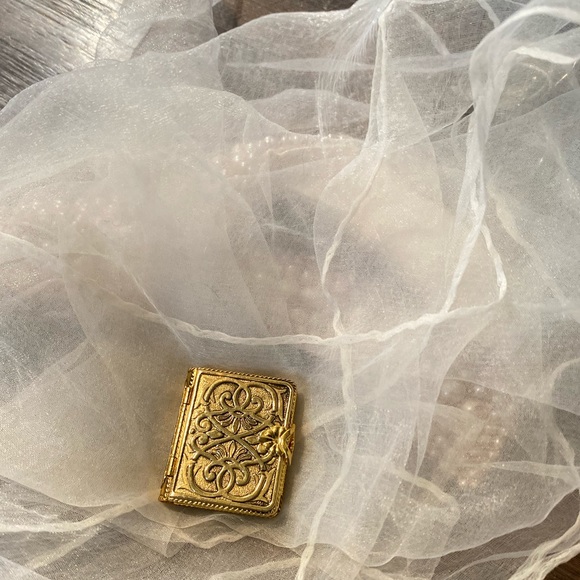 Avon | Jewelry | Vintage Avon Pocket Locket | Poshmark